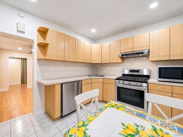house with 5 bedroom, Brooklyn NY ES105191802