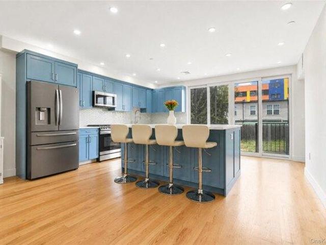 house with 5 bedroom, Brooklyn NY ES105203509