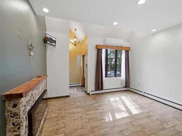 house with 5 bedroom, Brooklyn NY ES105206326