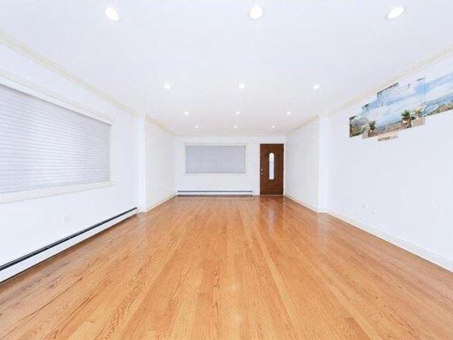 house with 5 bedroom, Brooklyn NY ES105207272