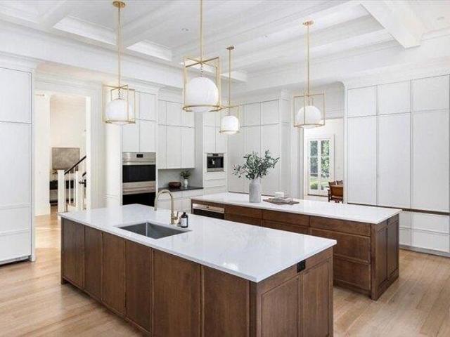 house with 5 bedroom, Brookline MA DLS102317737