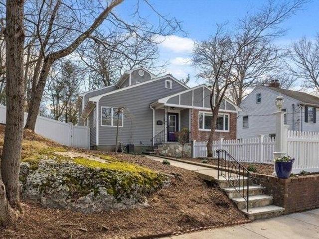 house with 5 bedroom, Brookline MA DLS102446526