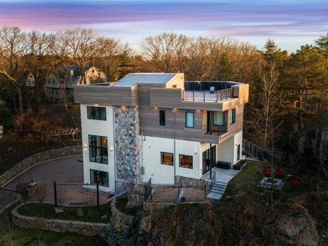 house with 5 bedroom, Brookline MA DS102060714