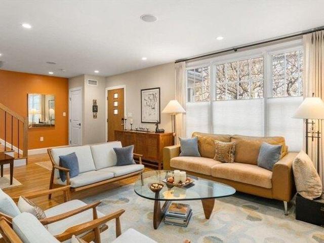 house with 5 bedroom, Brookline MA ES103433610