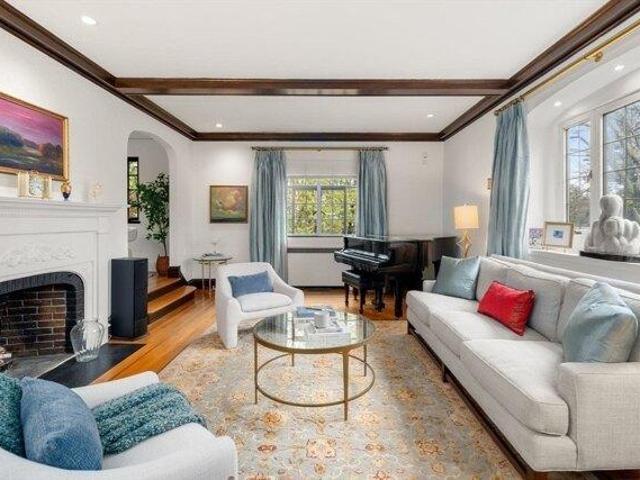 house with 5 bedroom, Brookline MA ES103436491