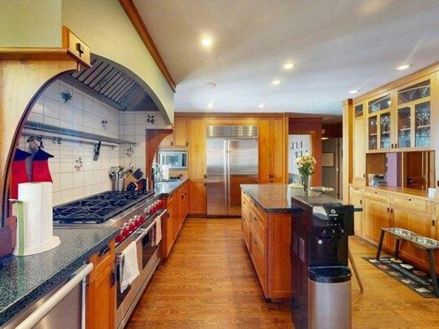house with 5 bedroom, Brookline MA ES103037418