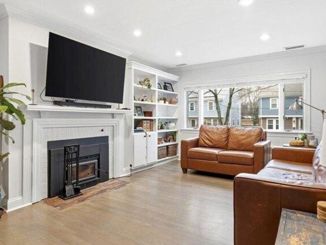 house with 5 bedroom, Brookline MA ES103161107