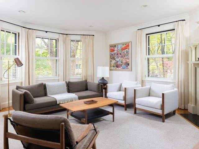 house with 5 bedroom, Brookline MA ES104352818
