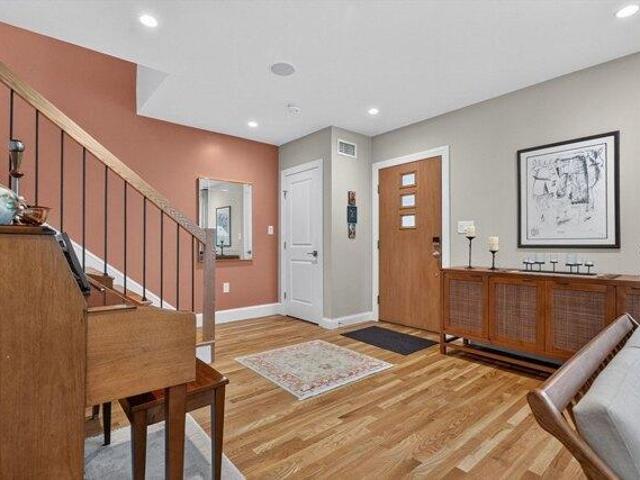 house with 5 bedroom, Brookline MA ES105401728