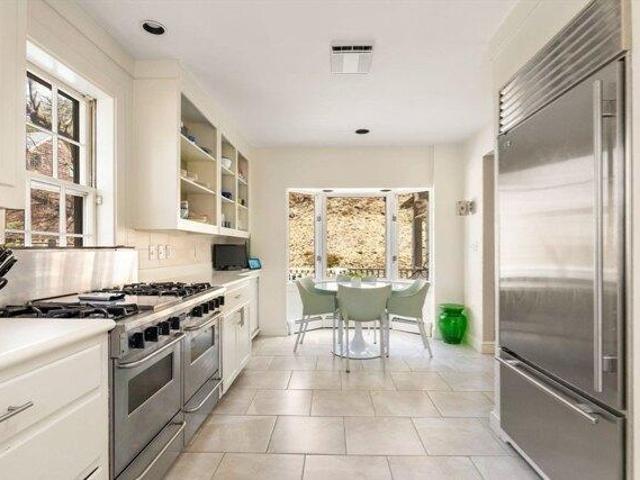 house with 5 bedroom, Brookline MA ES105095545