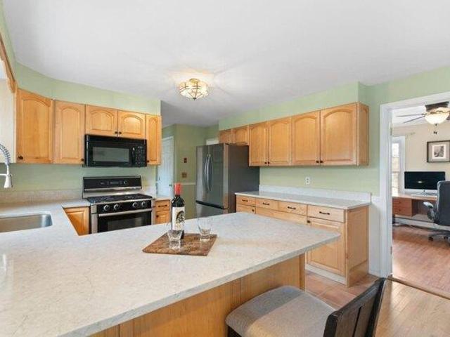 house with 5 bedroom, Brattleboro VT DS102446109