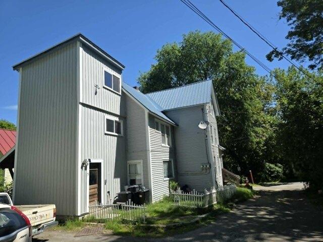 house with 5 bedroom, Brattleboro VT ES105117378