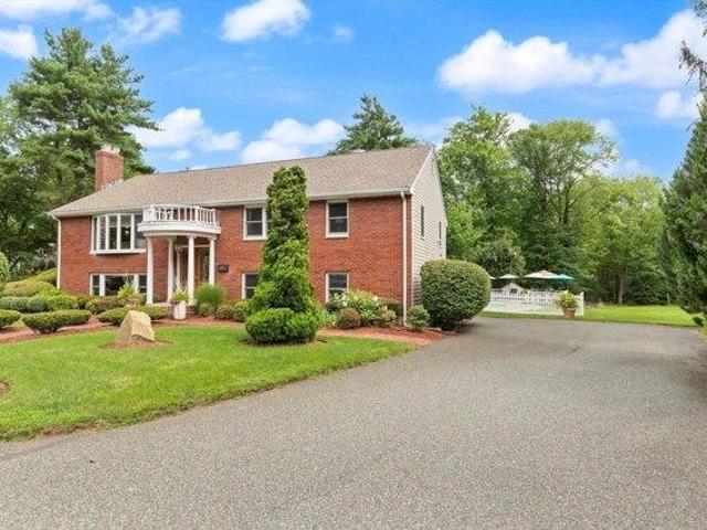 house with 5 bedroom, Braintree MA ES105125293