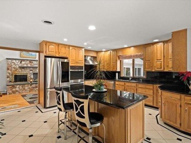 house with 5 bedroom, Braintree MA ES105192228