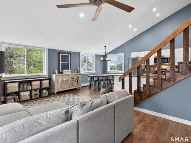 house with 5 bedroom, Branford CT DLS102444317