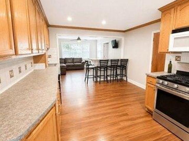 house with 5 bedroom, Bridgewater MA DS104008488