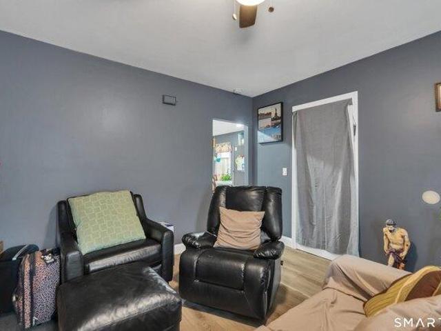 house with 5 bedroom, Bridgeport CT ES105113842