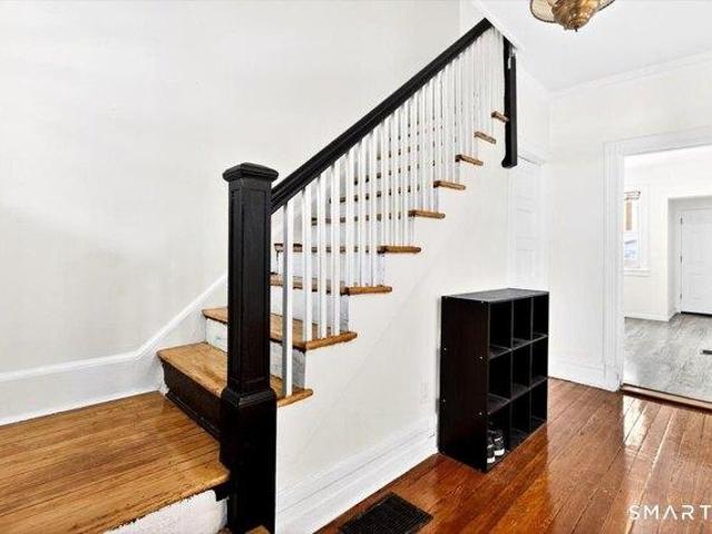 house with 5 bedroom, Bridgeport CT ES105156902