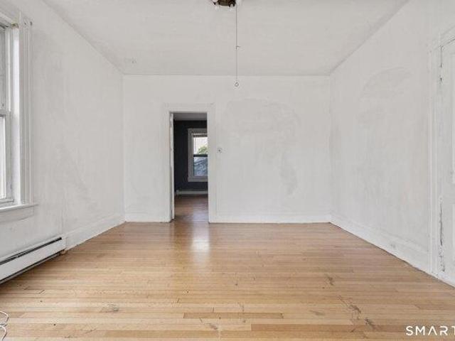 house with 5 bedroom, Bridgeport CT ES105206339