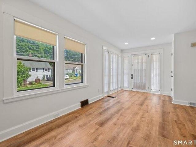 house with 5 bedroom, Bristol CT ES105142655