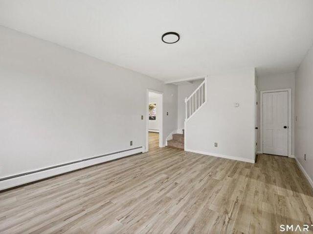 house with 5 bedroom, Bristol CT ES105208124