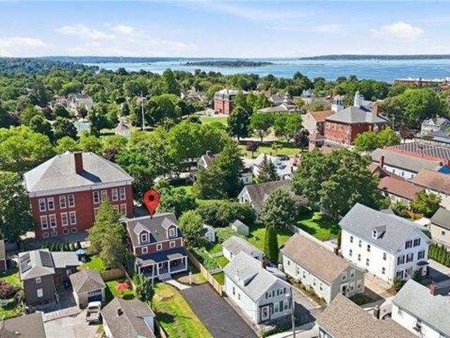 house with 5 bedroom, Bristol RI ES104407523