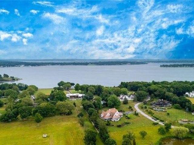 house with 5 bedroom, Bristol RI ES105082089