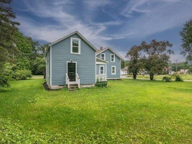 house with 5 bedroom, Buckland MA ES105192702