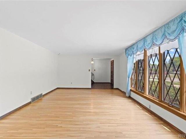 house with 5 bedroom, Buffalo NY ES104904895