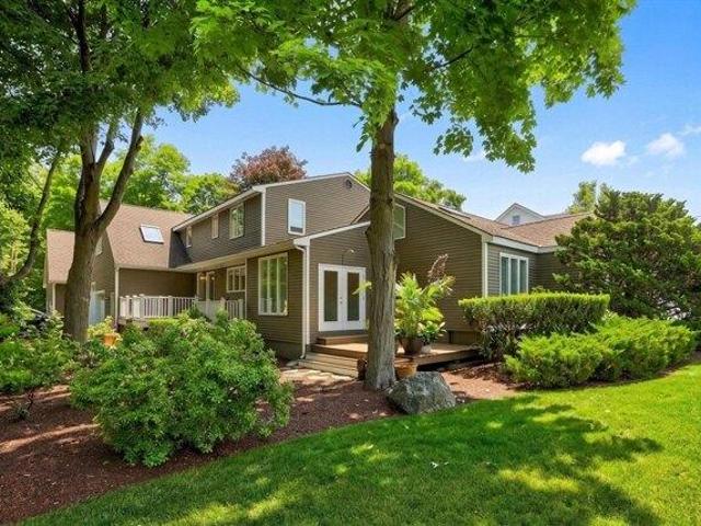 house with 5 bedroom, Burlington MA ES104848544