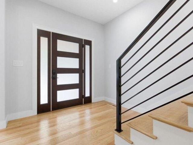 house with 5 bedroom, Burlington MA ES105233406