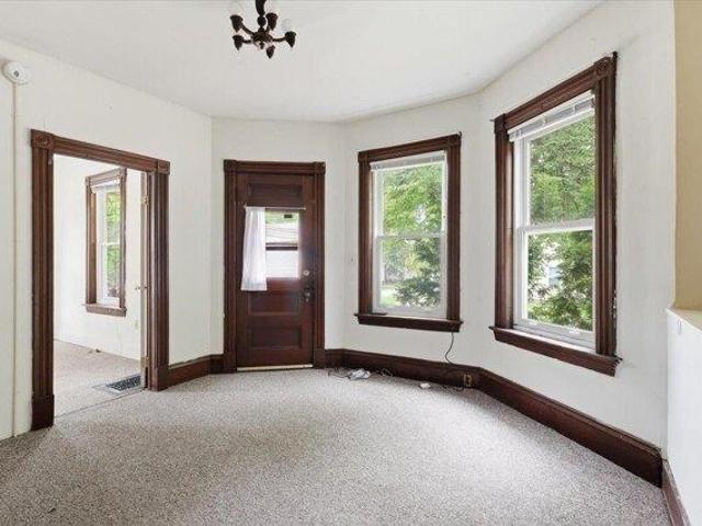 house with 5 bedroom, Burlington VT ES104607356