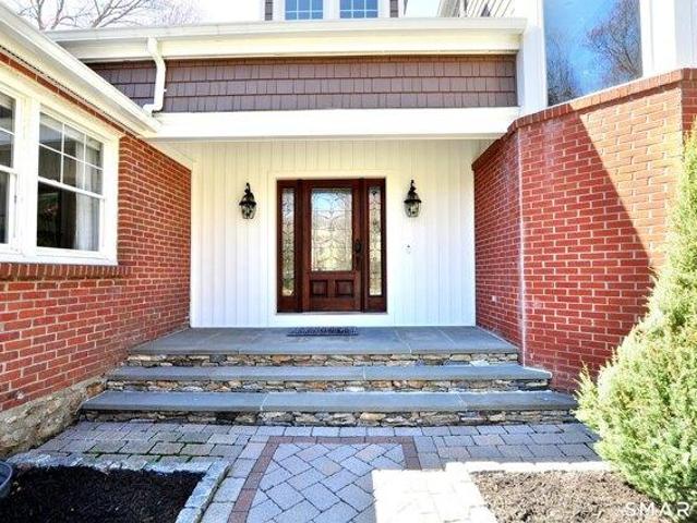 house with 5 bedroom, Canton CT ES103666989