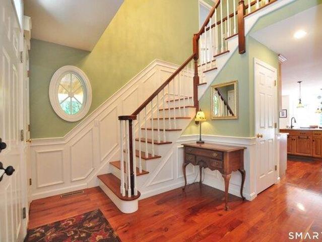 house with 5 bedroom, Canton CT ES104115558