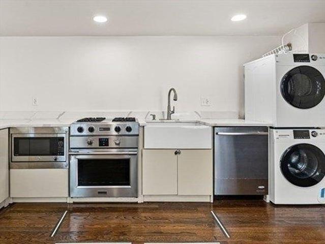 house with 5 bedroom, Canton MA ES103033499