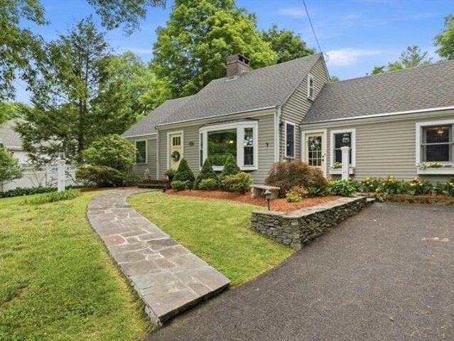 house with 5 bedroom, Canton MA ES105125407