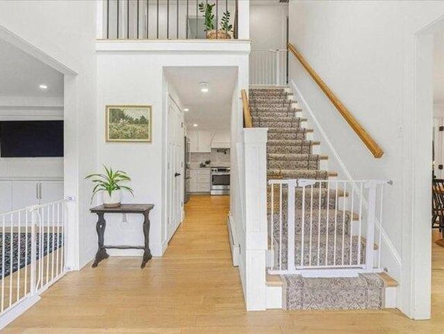 house with 5 bedroom, Carver MA ES103968839