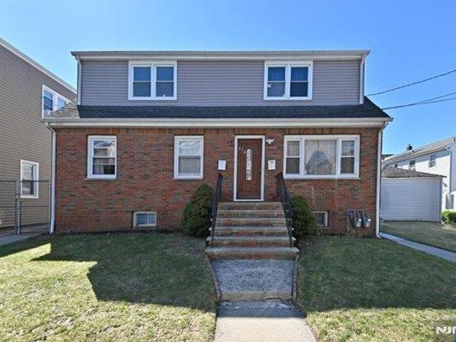 house with 5 bedroom, Carlstadt NJ DS101748002