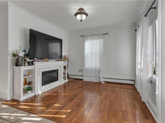 house with 5 bedroom, Central Falls RI ES103070431