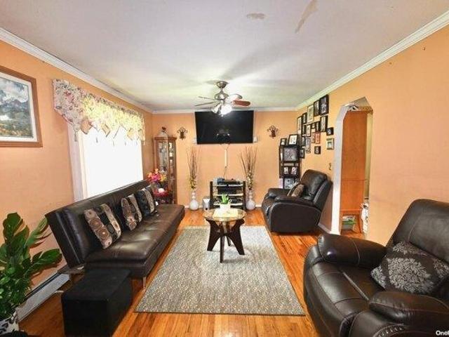 house with 5 bedroom, Central Islip NY ES104901533