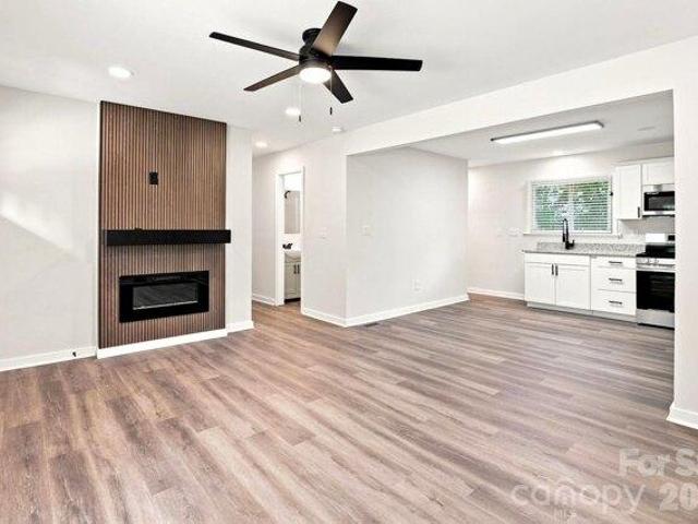 house with 5 bedroom, Charlotte NC ES104909366