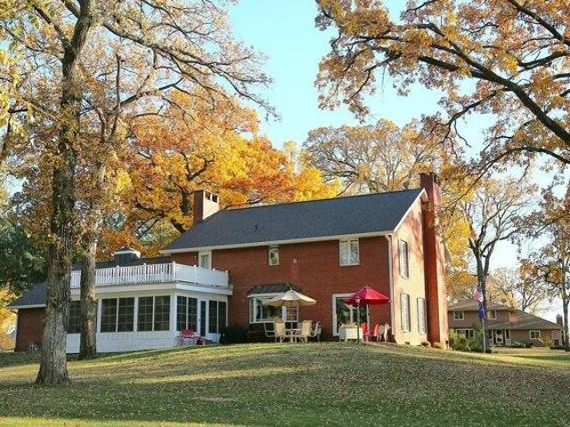 house with 5 bedroom, Charles City IA ES103501132