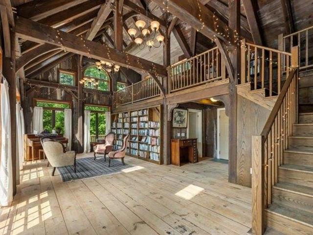 house with 5 bedroom, Charlestown NH ES104850394