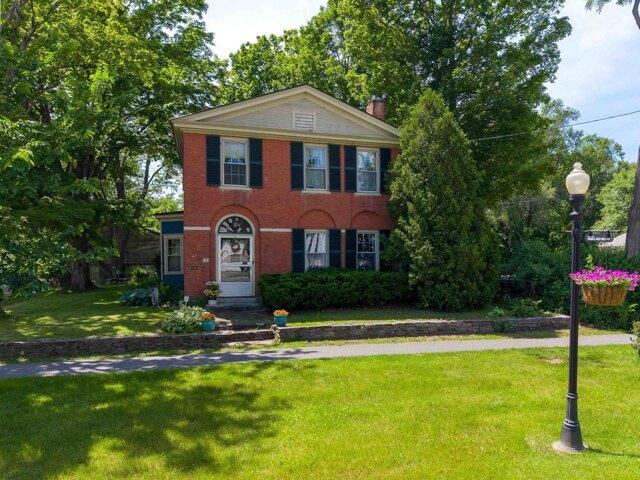 house with 5 bedroom, Charlestown NH ES104831134