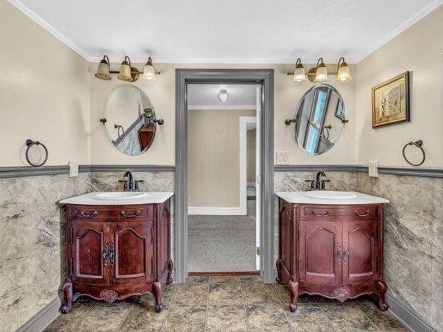 house with 5 bedroom, Charleston ME DS104008771