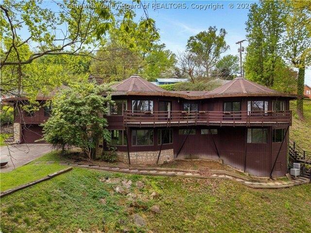 house with 5 bedroom, Charleston WV ES103626583