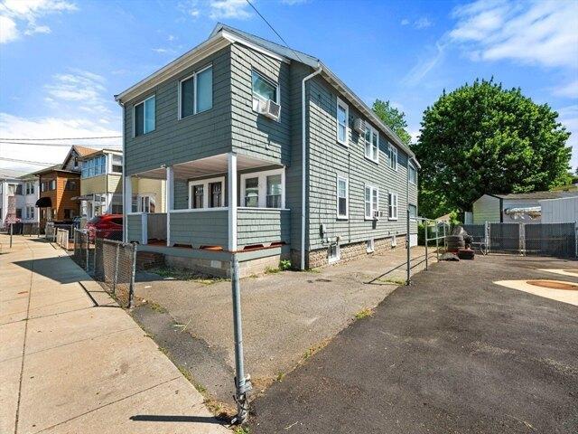 house with 5 bedroom, Chelsea MA ES104264542