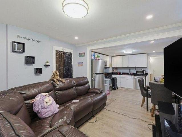 house with 5 bedroom, Chelsea MA ES105093895