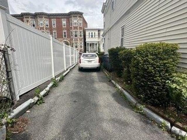 house with 5 bedroom, Chelsea MA ES103248532