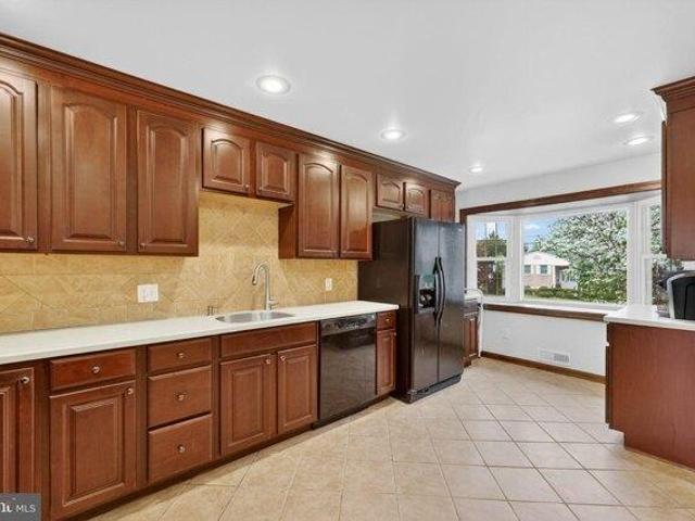 house with 5 bedroom, Cherry Hill NJ DLS102313442